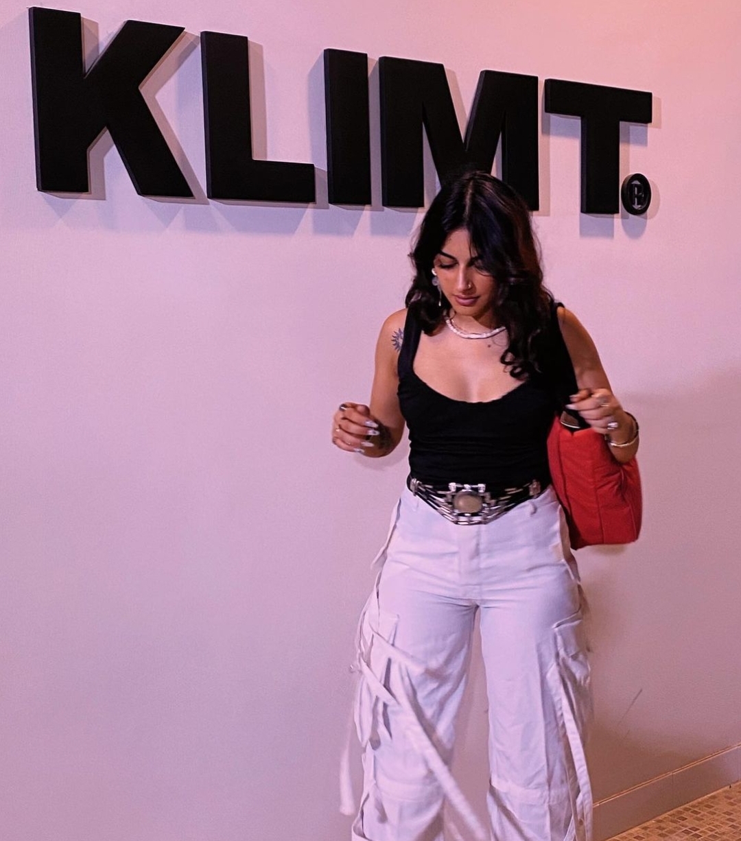 Anzela Abbasi Unseen Pictures With Fiance | Reviewit.pk