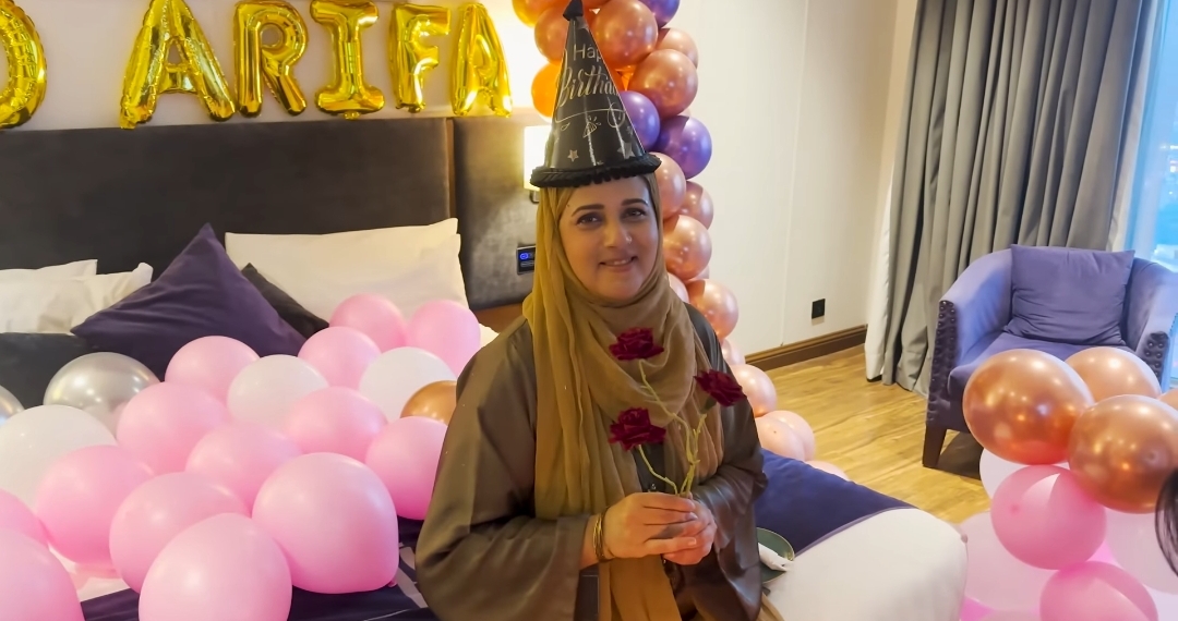 Arifa Siddiqui Husband Surprised Her on Birthday | Reviewit.pk