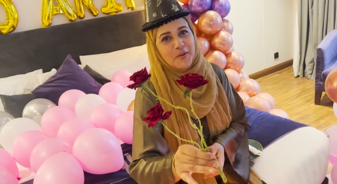 Arifa Siddiqui Husband Surprised Her on Birthday | Reviewit.pk