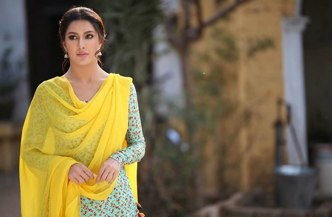 Which Mehwish Hayat's Project She Thinks Is Biggest Till Date | Reviewit.pk