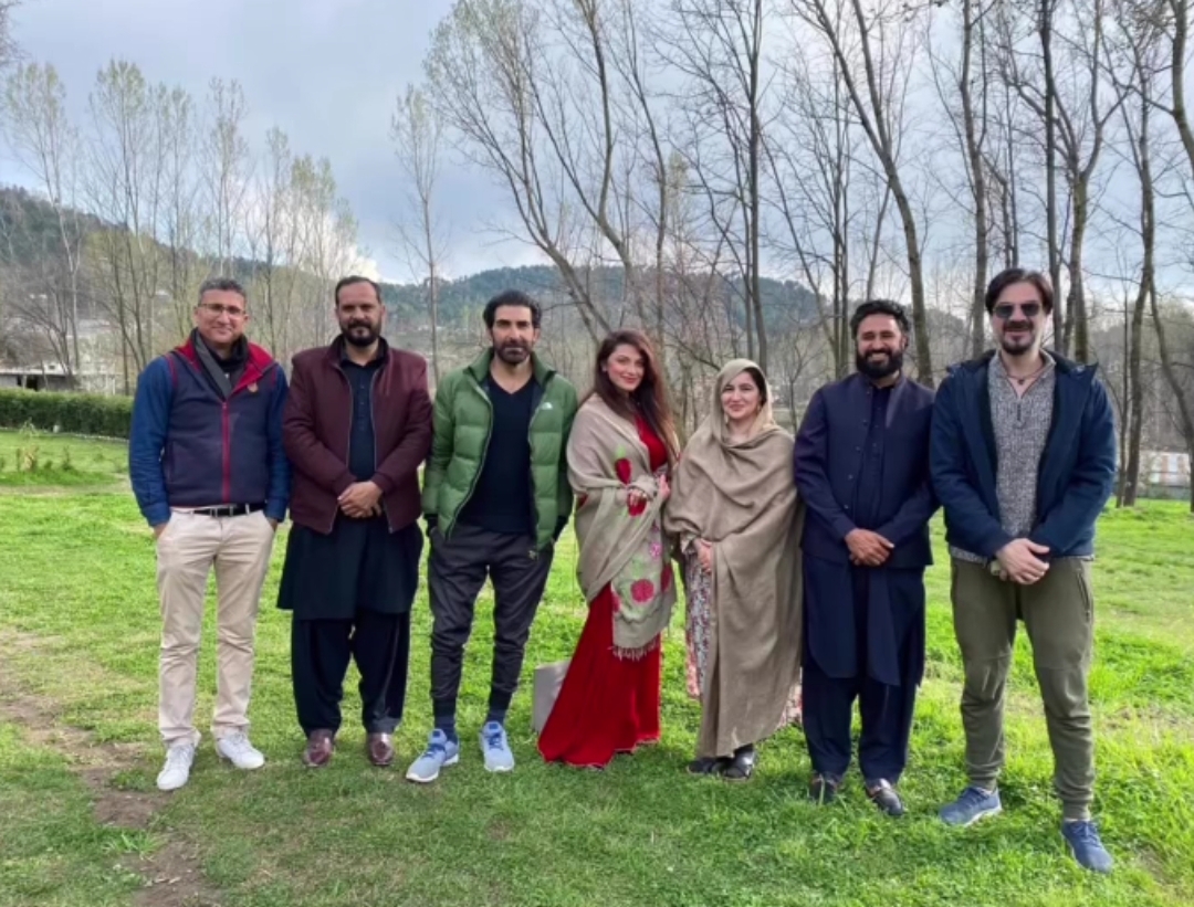Neem Drama BTS Pictures From Beautiful Valley Of Kashmir | Reviewit.pk