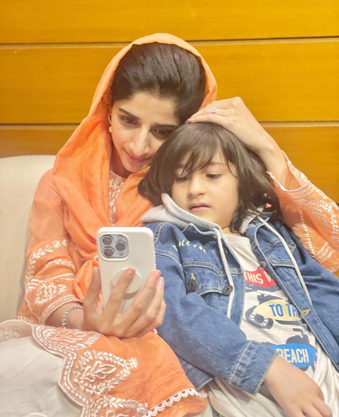 Neem Drama BTS Pictures From Beautiful Valley Of Kashmir | Reviewit.pk