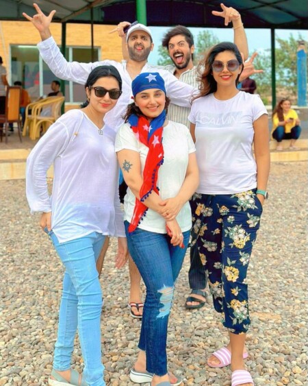 Pakistani Celebrities Picnic At Beach | Reviewit.pk