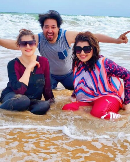 Pakistani Celebrities Picnic At Beach | Reviewit.pk
