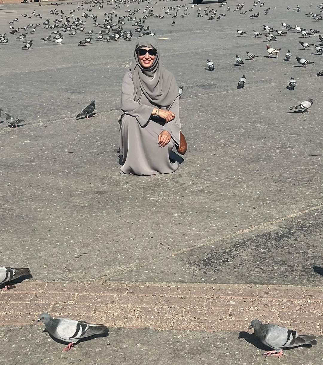 Reema Khan Shares Beautiful Pictures From Her Hajj Trip | Reviewit.pk