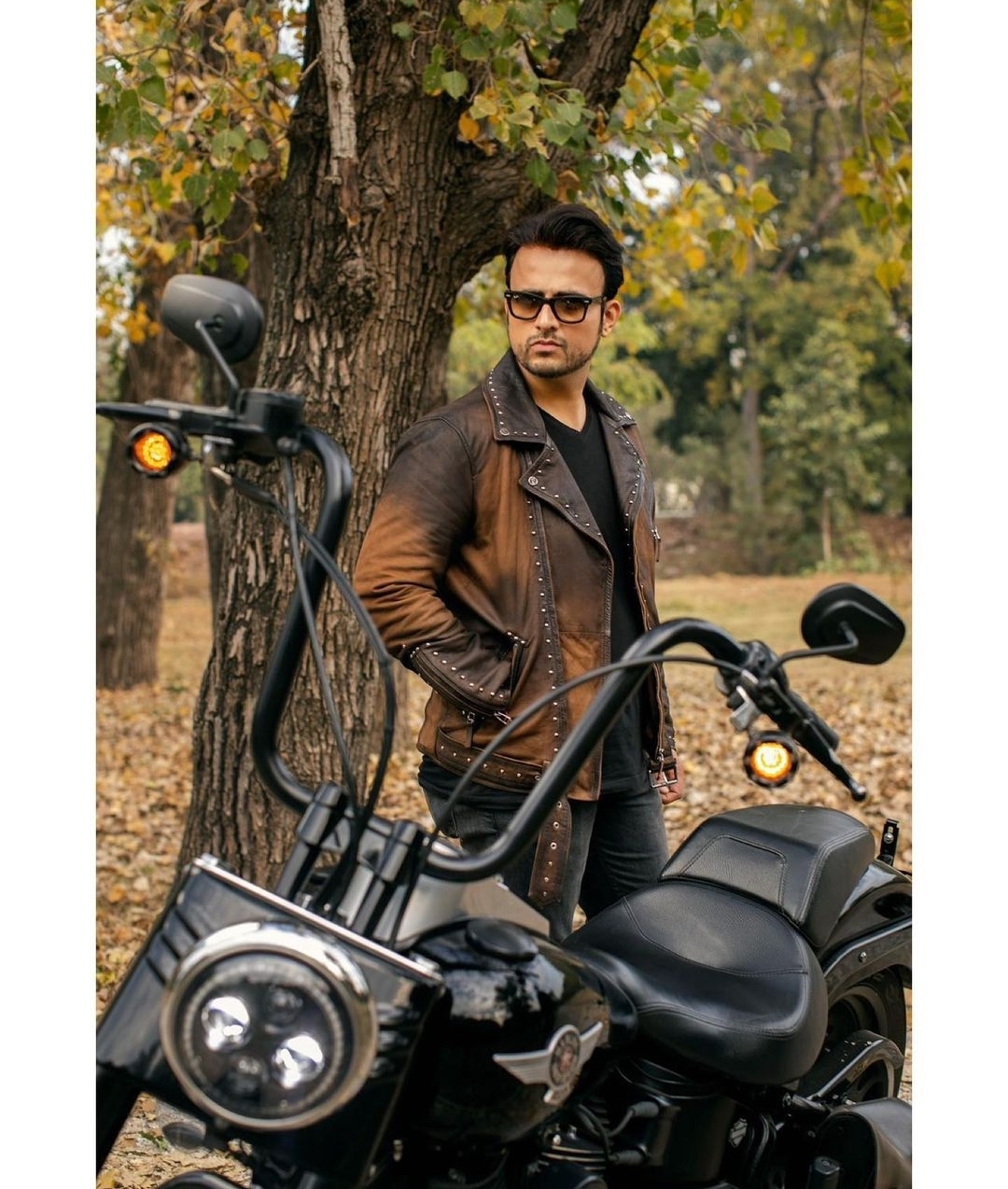 Usman Mukhtar Reveals Details About Umro Ayyar & Upcoming Projects | Reviewit.pk