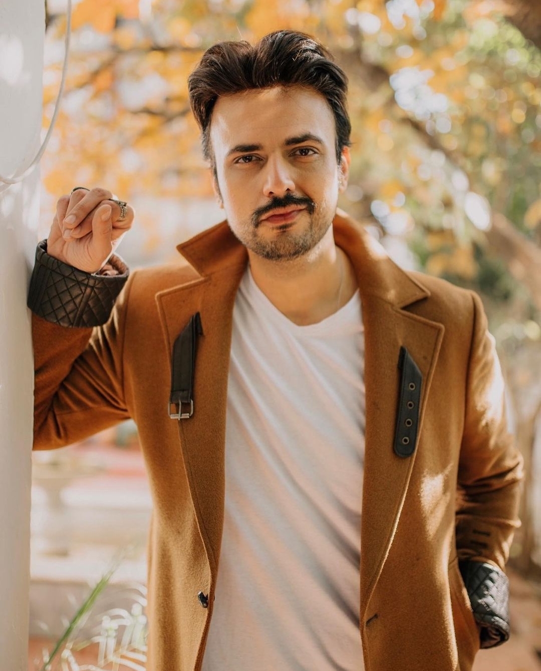 Usman Mukhtar Reveals Details About Umro Ayyar & Upcoming Projects | Reviewit.pk