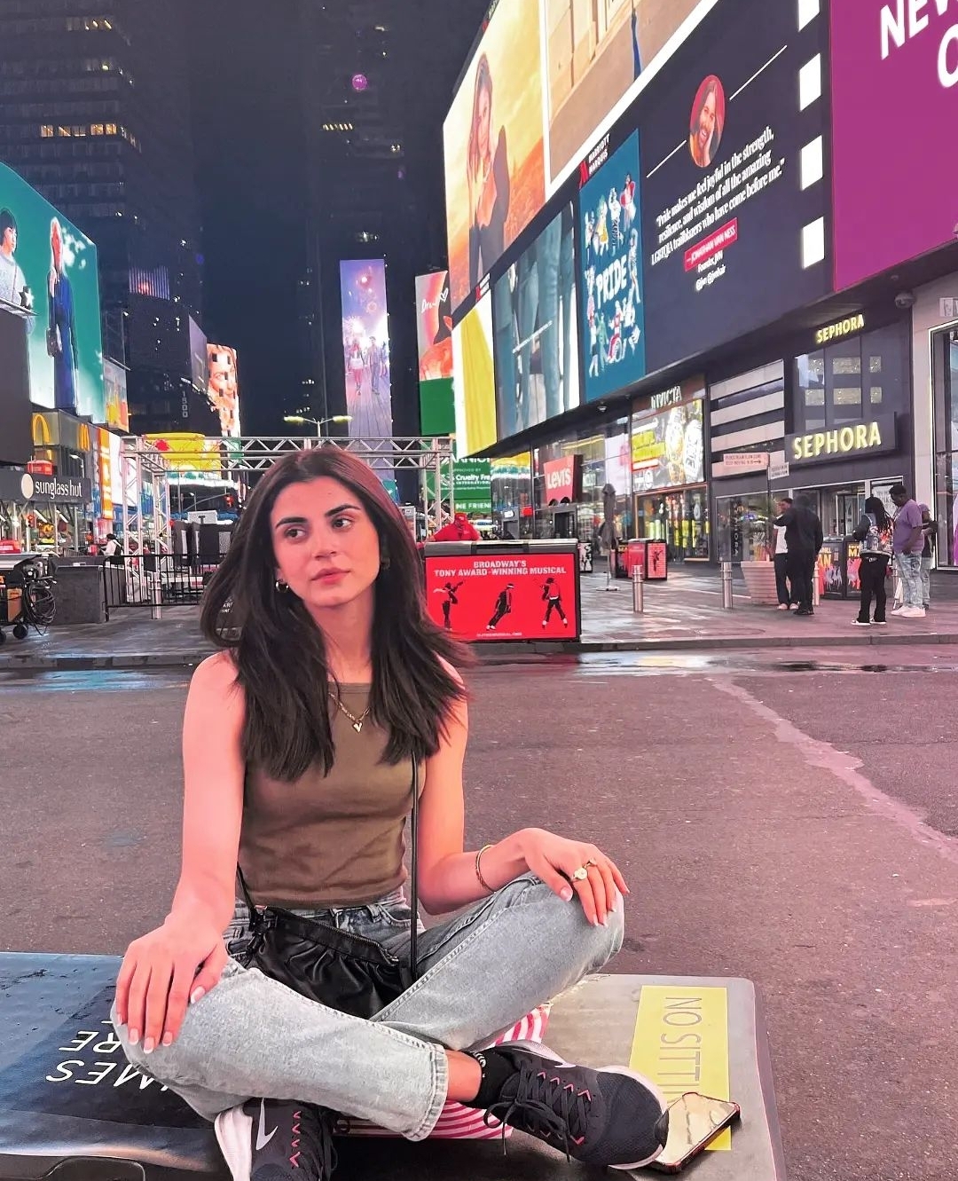 Zubab Rana's New Adorable Pictures from New York City | Reviewit.pk