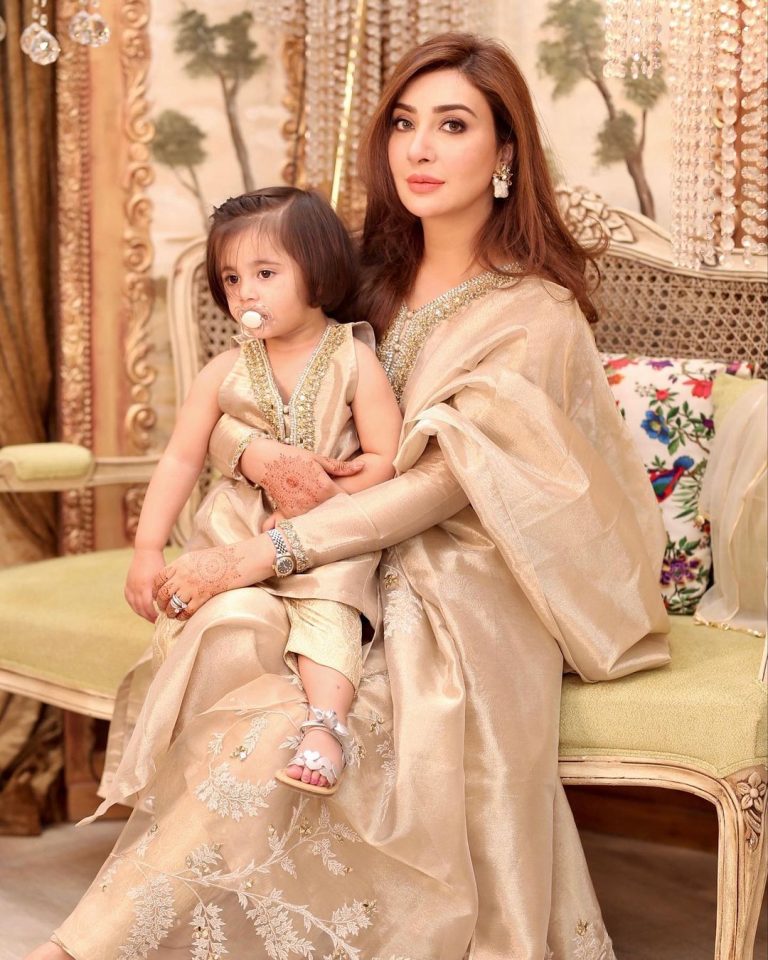 Cutest Clicks Of Aisha Khan's Daughter Mahnoor Malik | Reviewit.pk