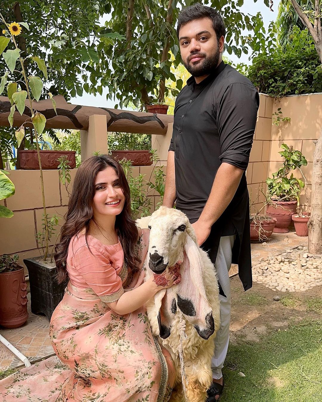 Ducky Bhai And Aroob Jatoi Celebrate Eid ul Adha With Family | Reviewit.pk