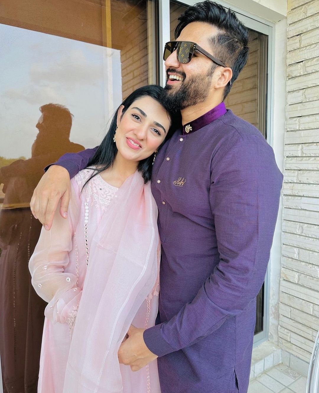 Sarah Khan & Falak Shabir's New Unseen Family Pictures | Reviewit.pk