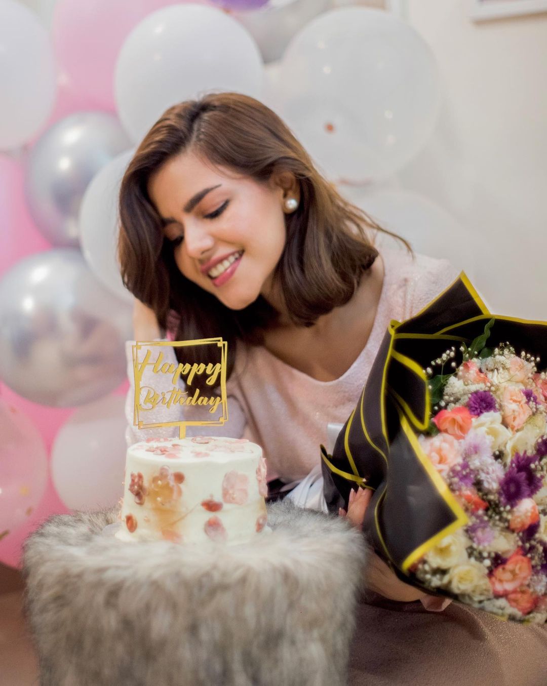 Actress Hina Ashfaq Celebrates Her Sweet 16th Birthday | Reviewit.pk