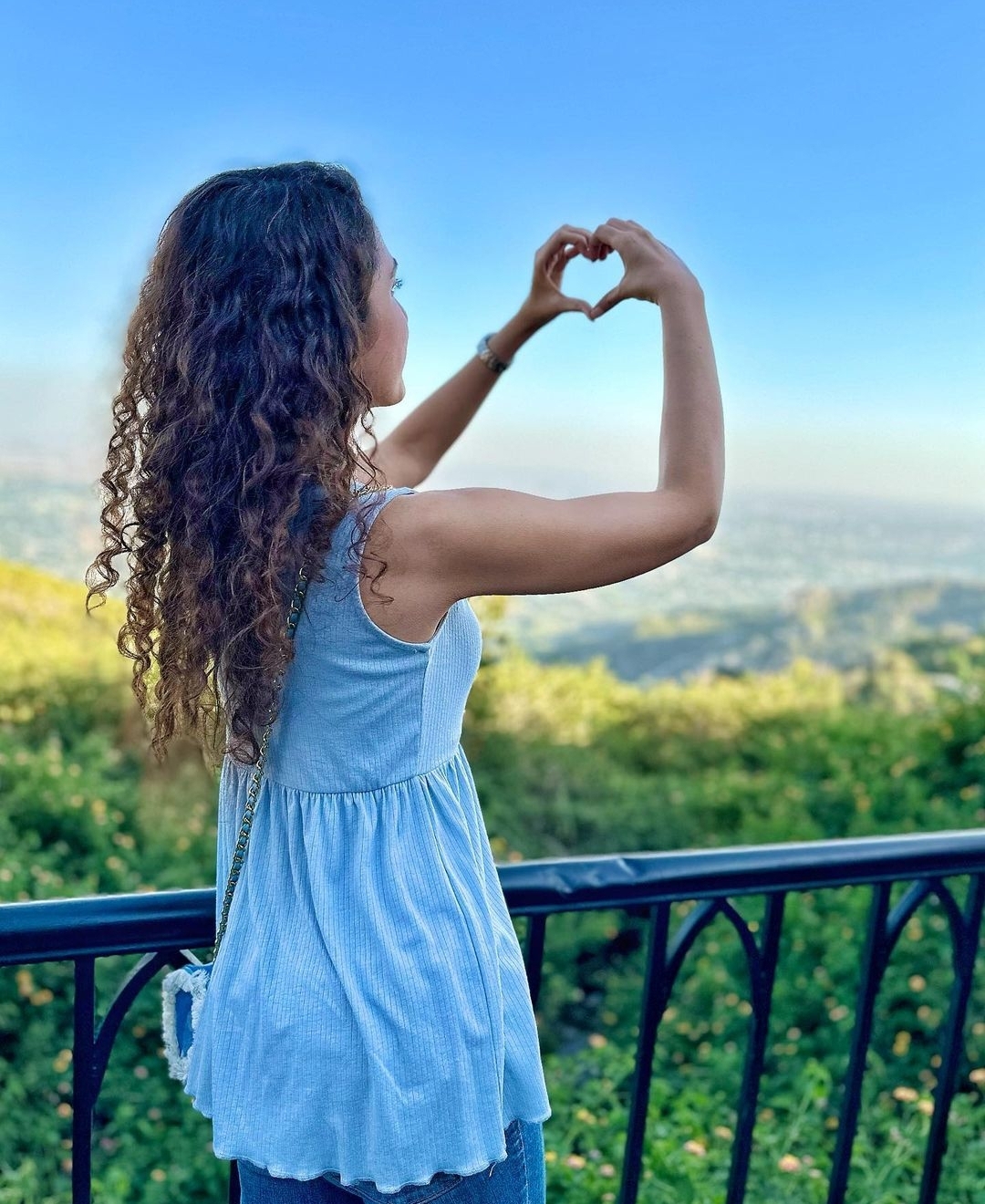 Hira Umer New Pictures in Beautiful Western Dresses | Reviewit.pk