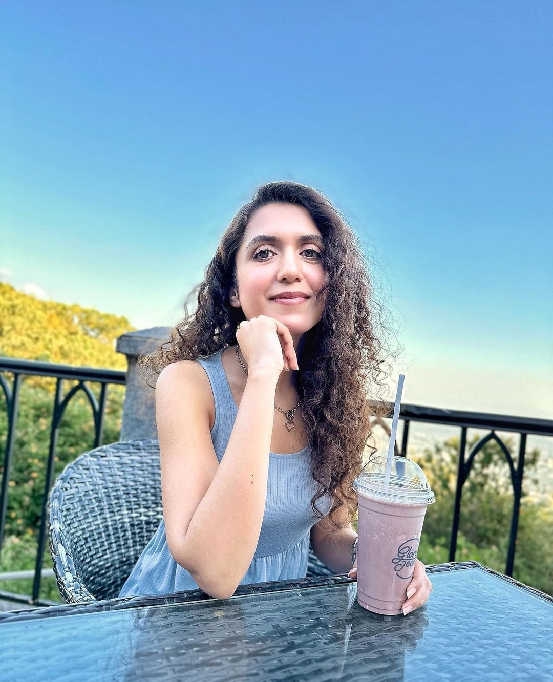 Hira Umer New Pictures in Beautiful Western Dresses | Reviewit.pk