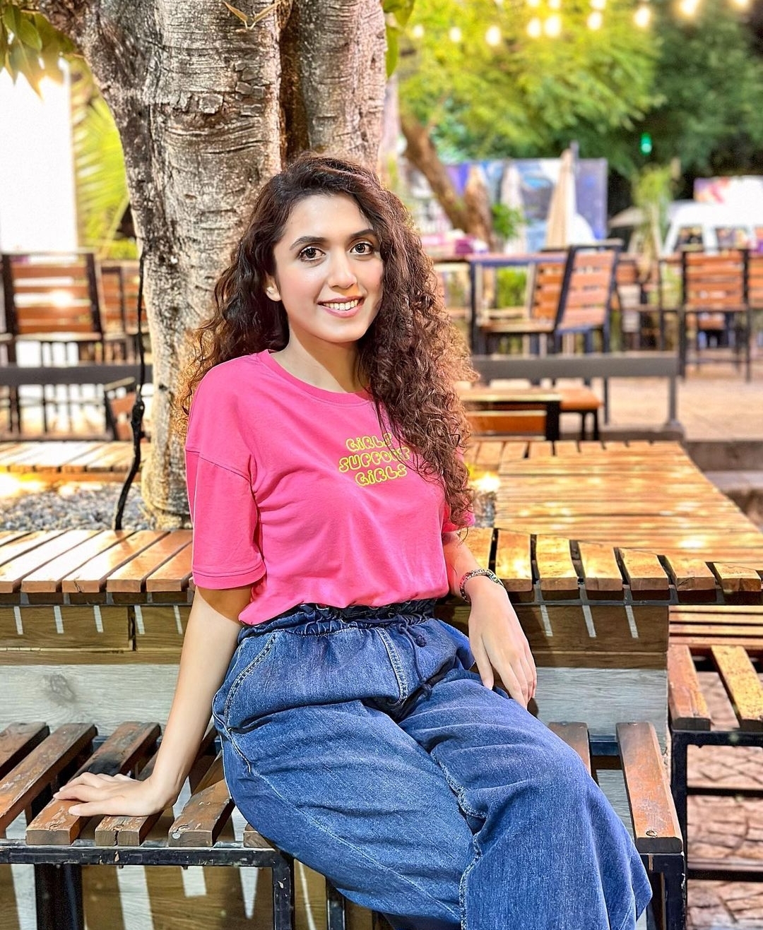 Hira Umer New Pictures in Beautiful Western Dresses | Reviewit.pk