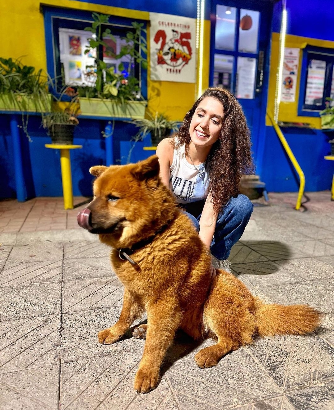 Hira Umer New Pictures in Beautiful Western Dresses | Reviewit.pk