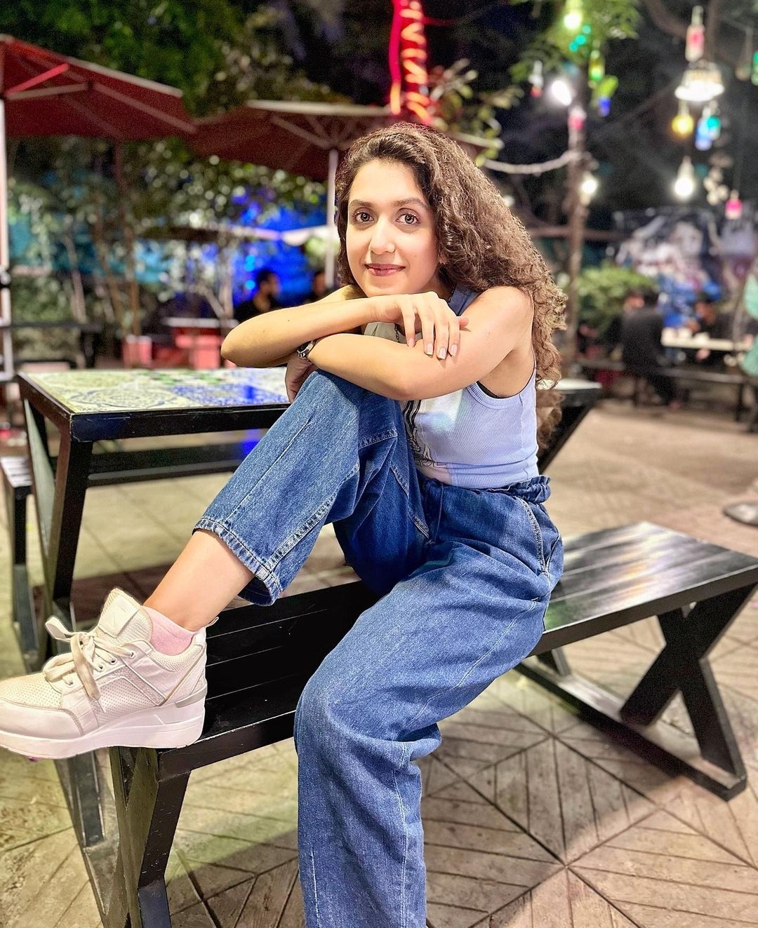 Hira Umer New Pictures in Beautiful Western Dresses | Reviewit.pk