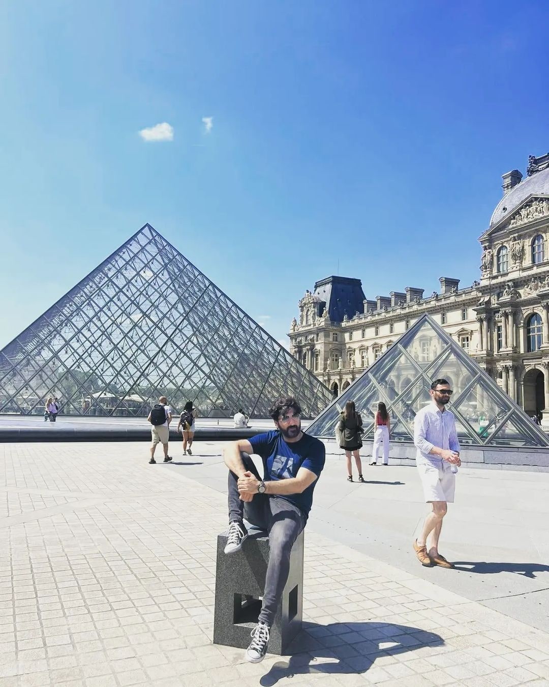 Syed Jibran At The Louvre With Son Yoel | Reviewit.pk