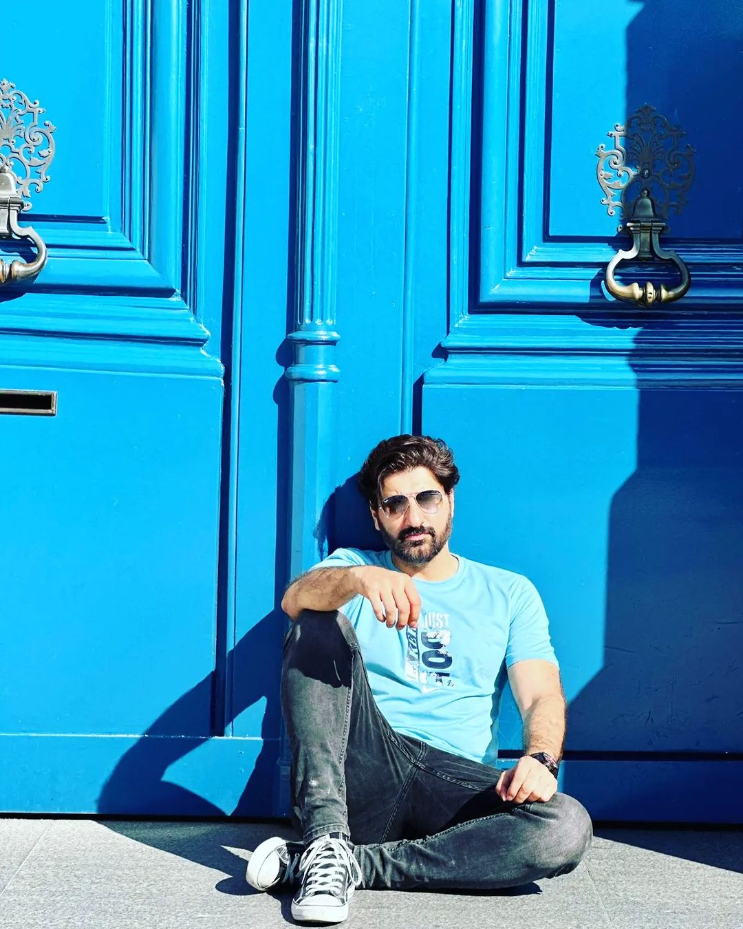 Syed Jibran At The Louvre With Son Yoel | Reviewit.pk