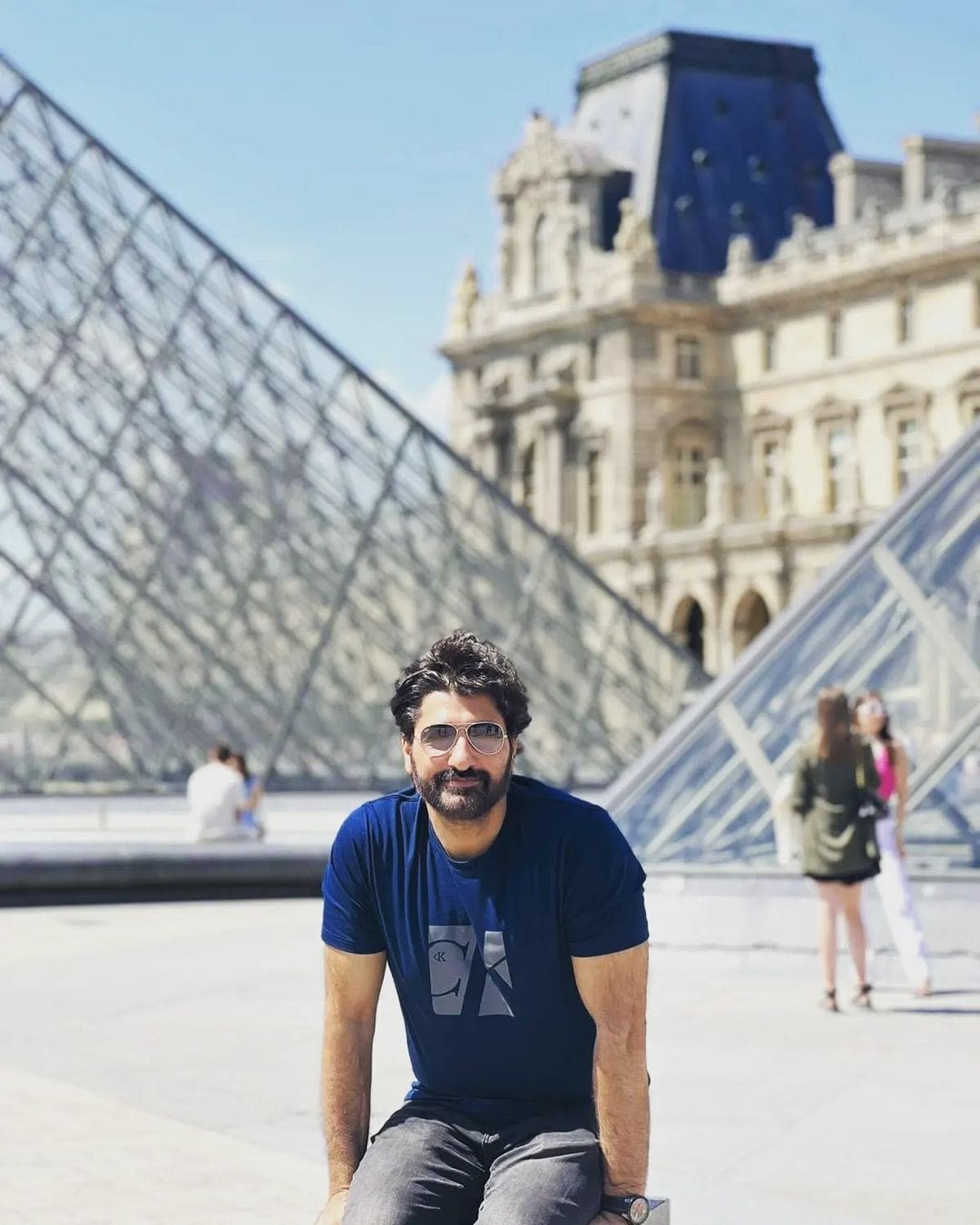 Syed Jibran At The Louvre With Son Yoel | Reviewit.pk