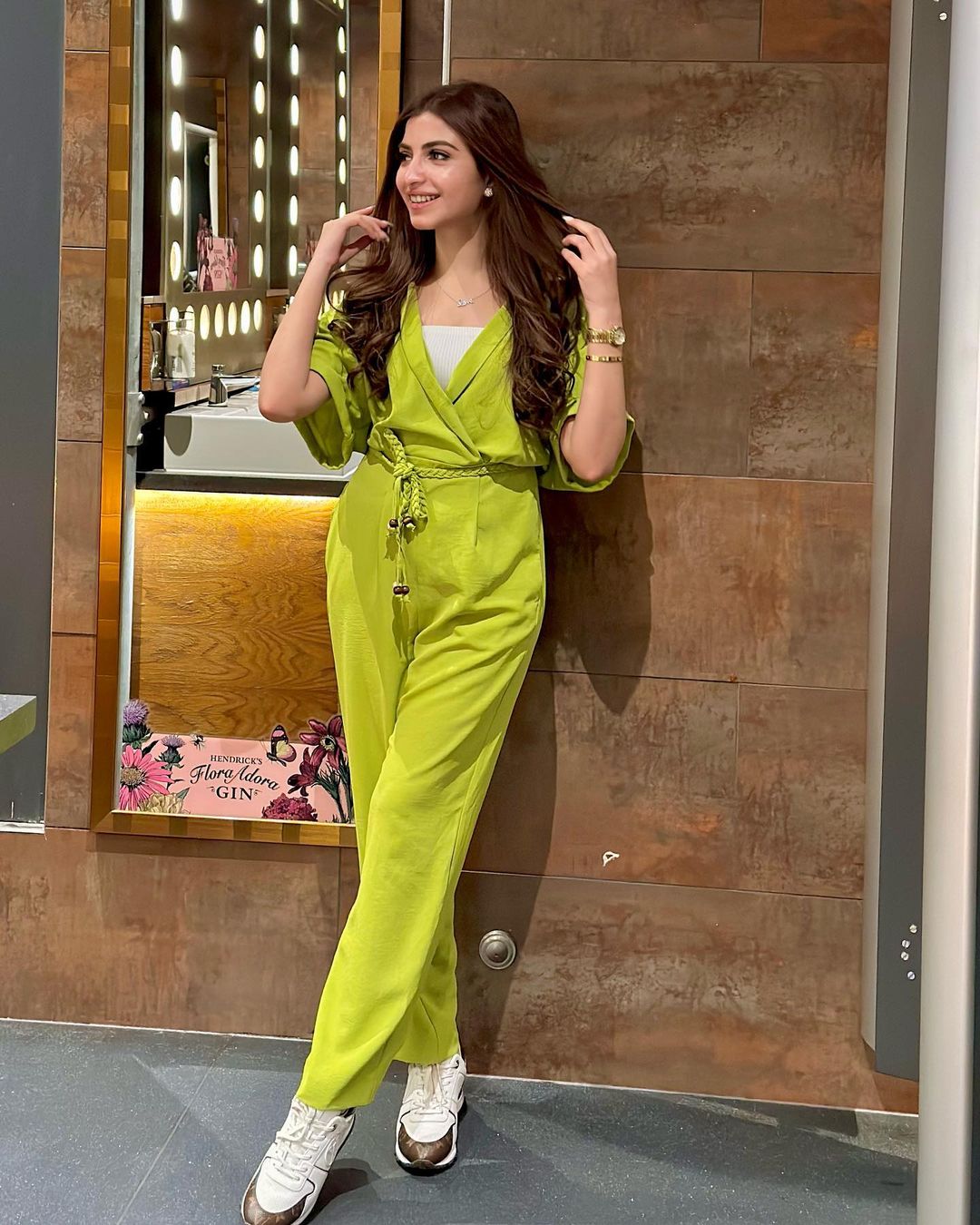 Kinza Hashmi's Gorgeous Pictures From London | Reviewit.pk