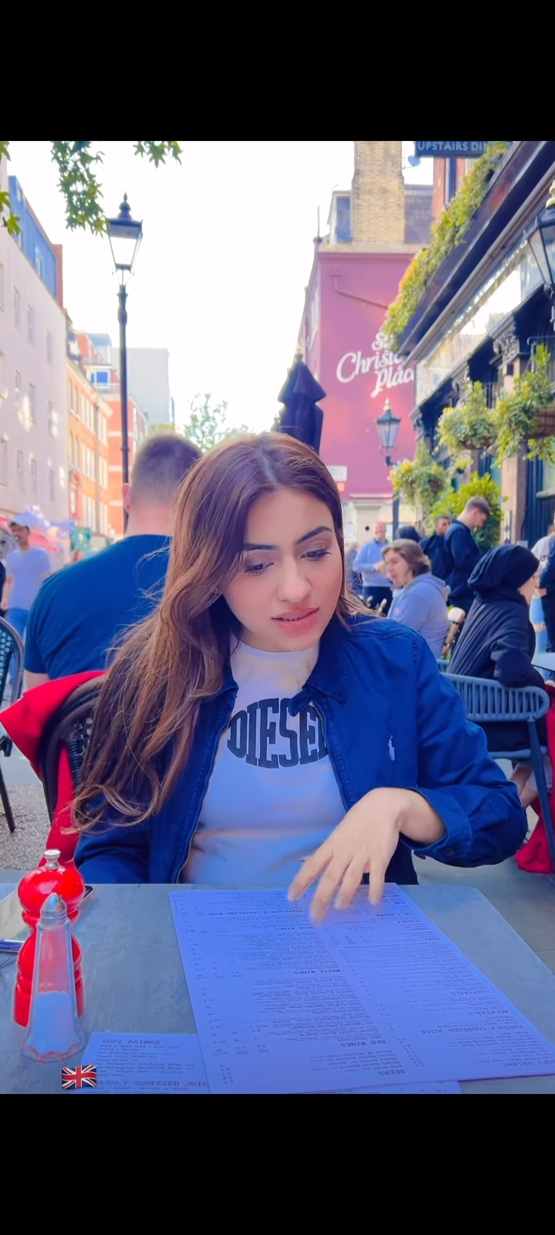 Kinza Hashmi Pictures From London with Sara Salon & Spa's Sara ...