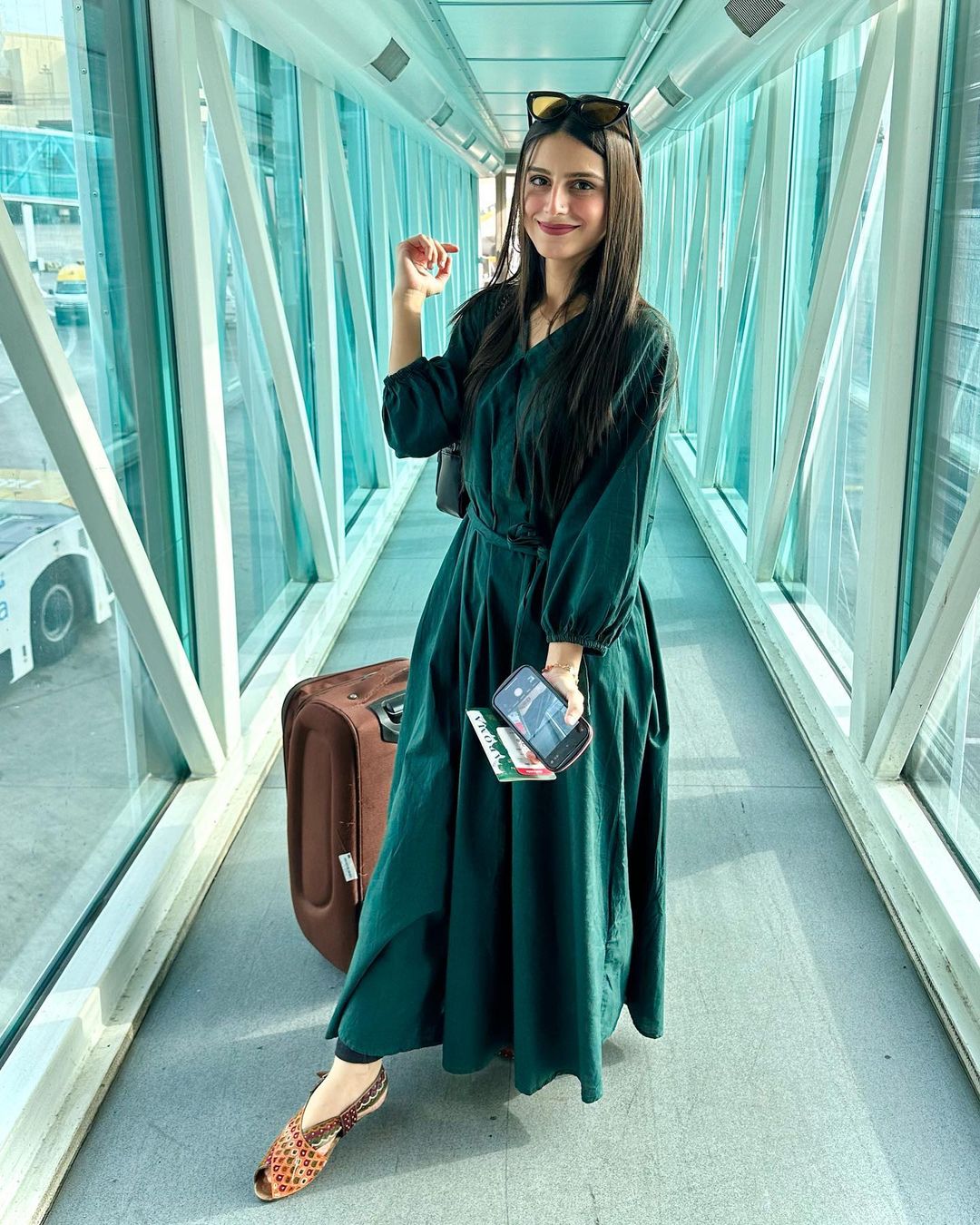 Maaz Safder Posts Beautiful Pictures With Wife from Dubai | Reviewit.pk