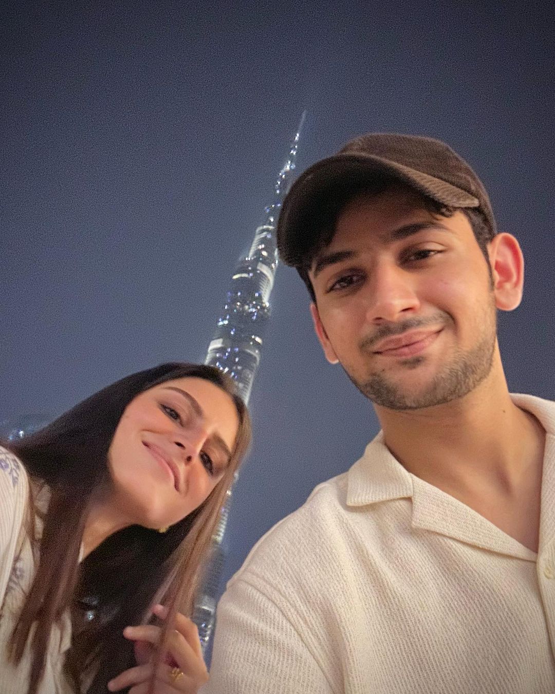 Maaz Safder Posts Beautiful Pictures With Wife from Dubai | Reviewit.pk