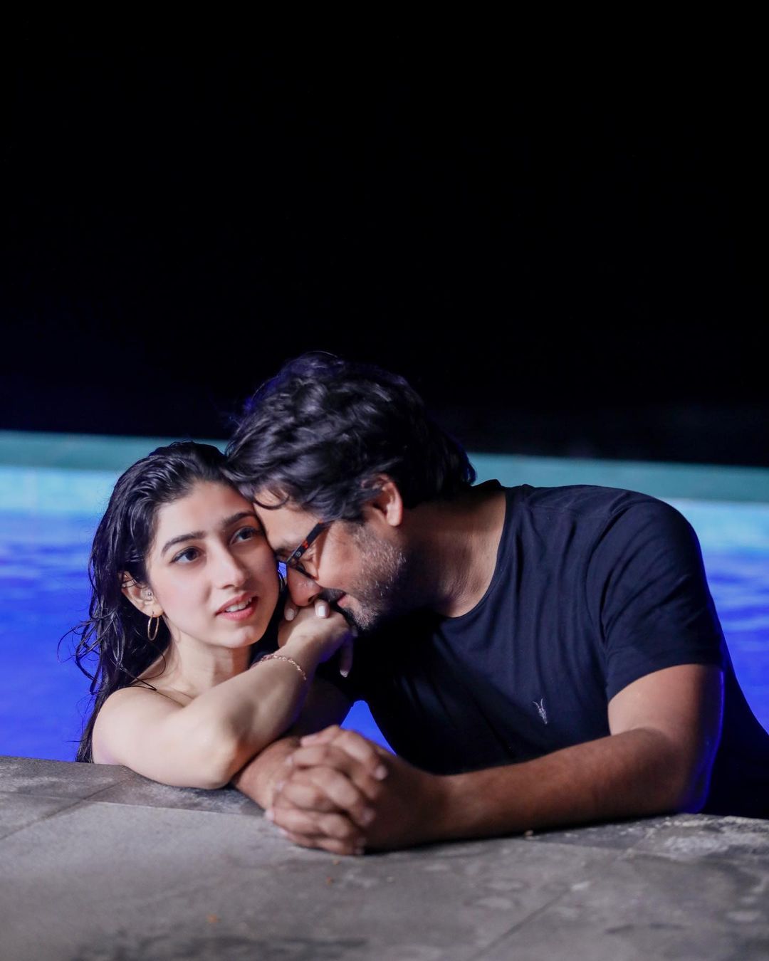 Mariyam Nafees Beach Photoshoot With Husband | Reviewit.pk