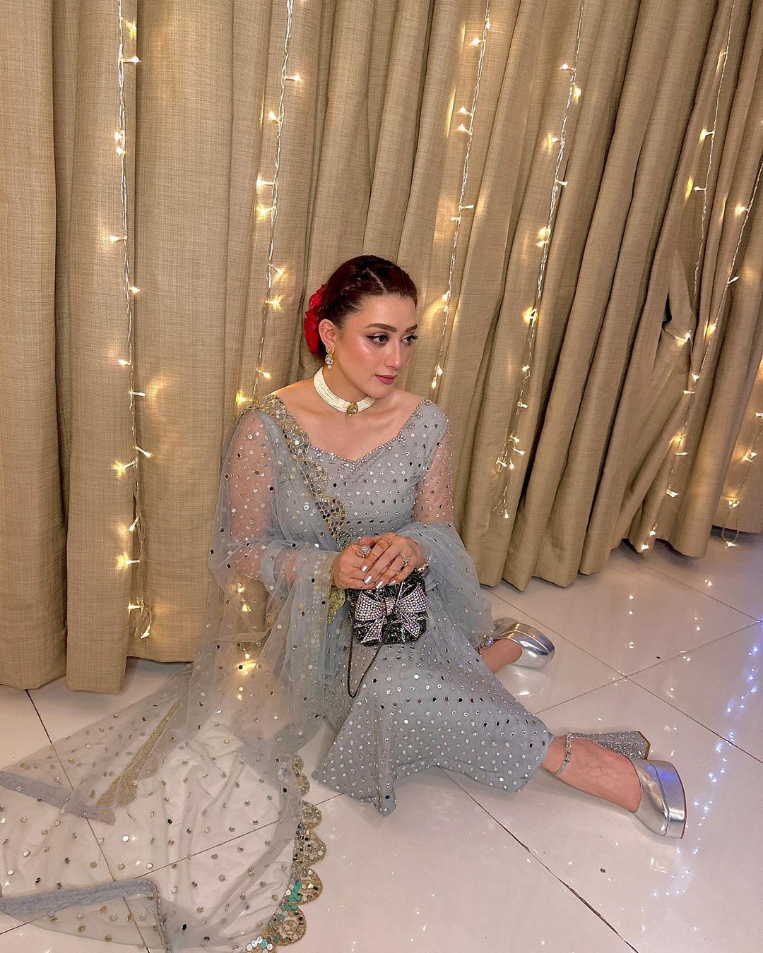 Momina Iqbal Shares Beautiful Lively Pictures | Reviewit.pk
