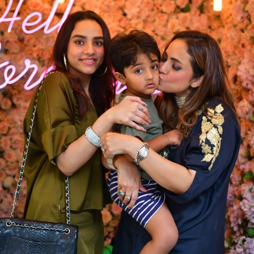 Nadia Khan's Daughter Alyzeh's 20th Birthday HD Pictures | Reviewit.pk