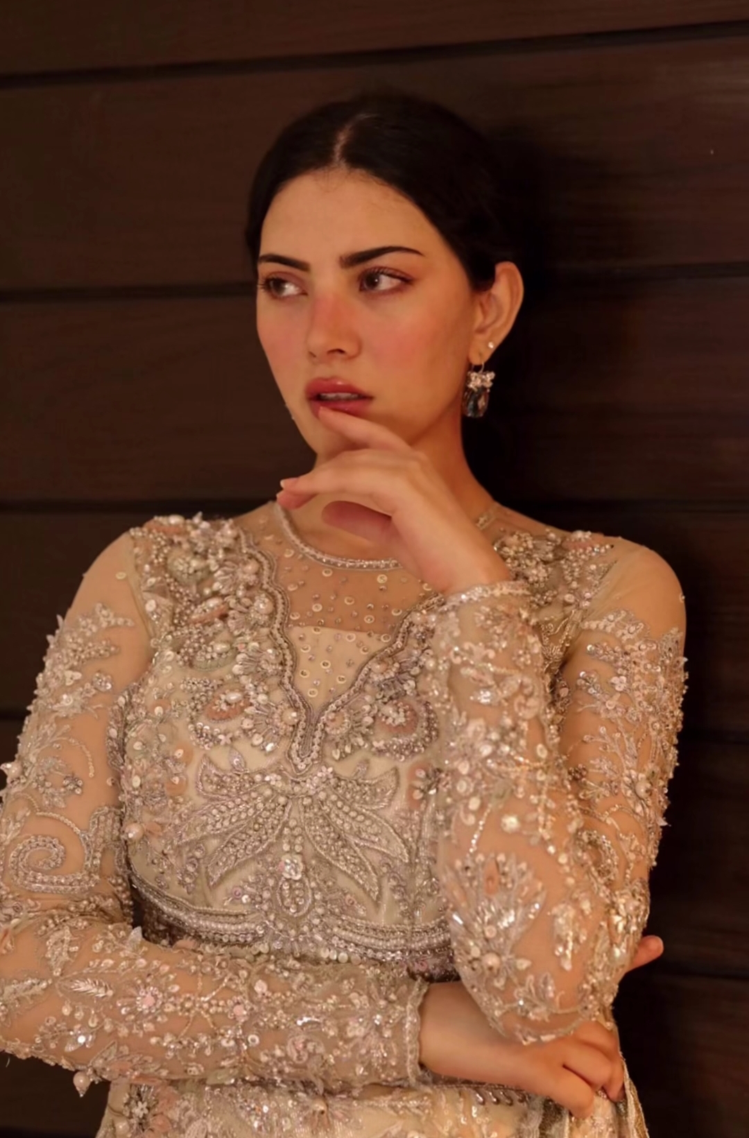 People Think Naimal Khawar Looks Like Another Actress In Latest Shoot ...