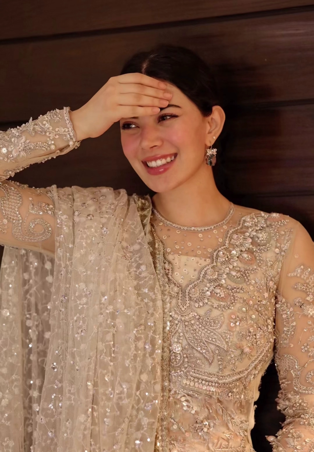 People Think Naimal Khawar Looks Like Another Actress In Latest Shoot ...