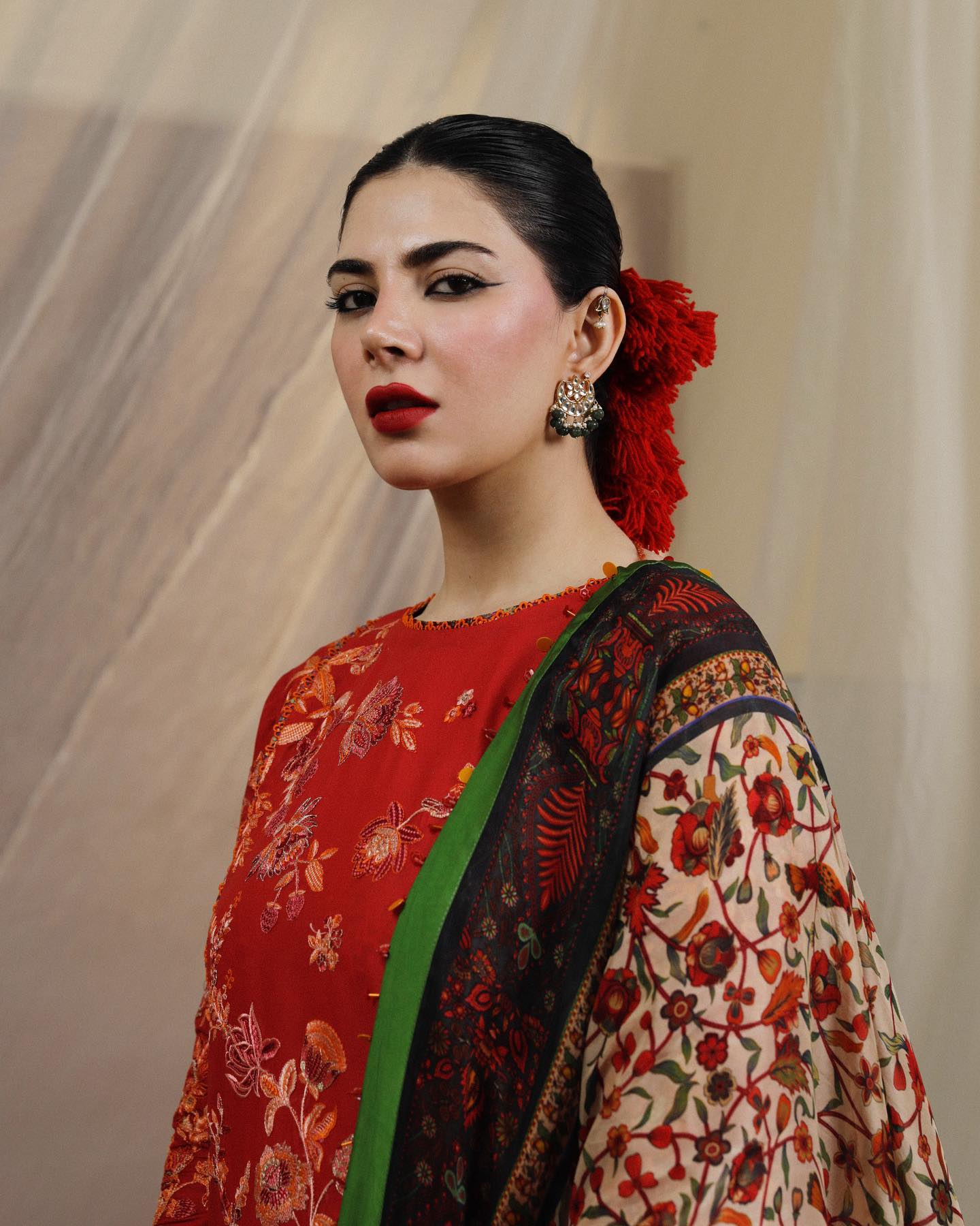 Naimal Khawar's New Look In Latest Photoshoot | Reviewit.pk