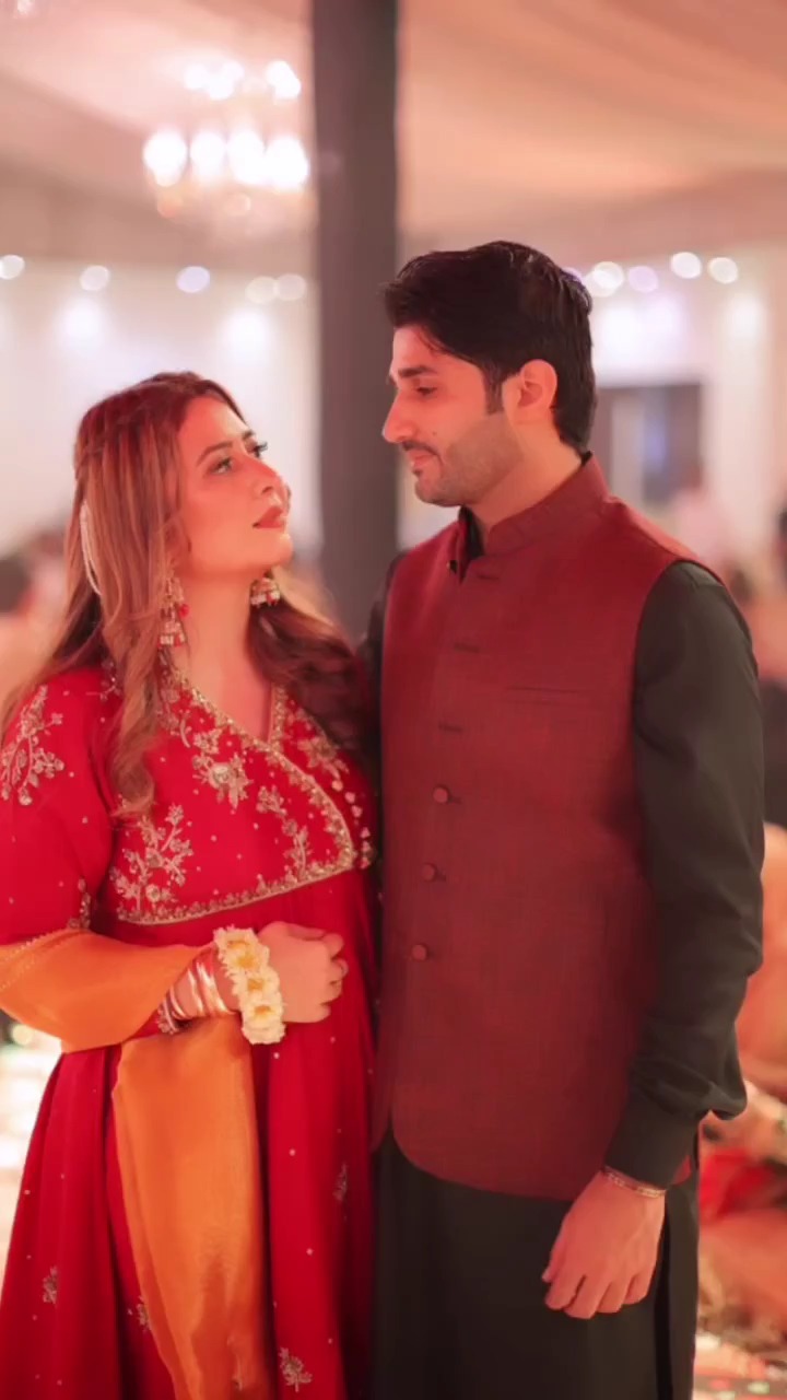 Rabia Anum Attends A Wedding With Husband In Style | Reviewit.pk