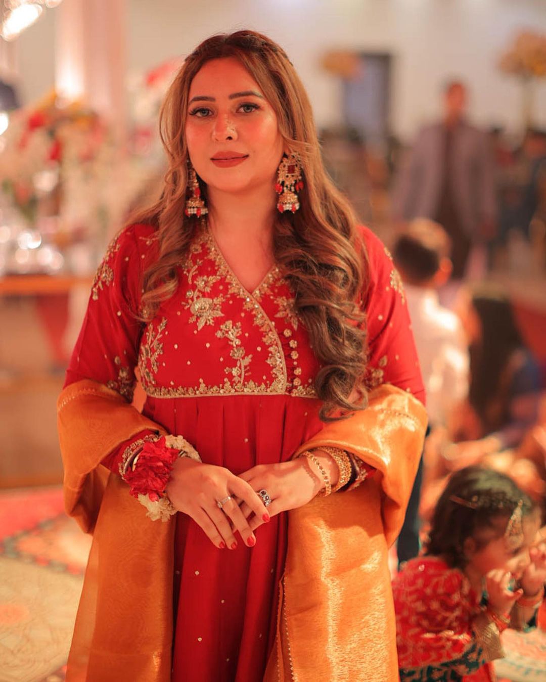 Rabia Anum Attends A Wedding With Husband In Style | Reviewit.pk