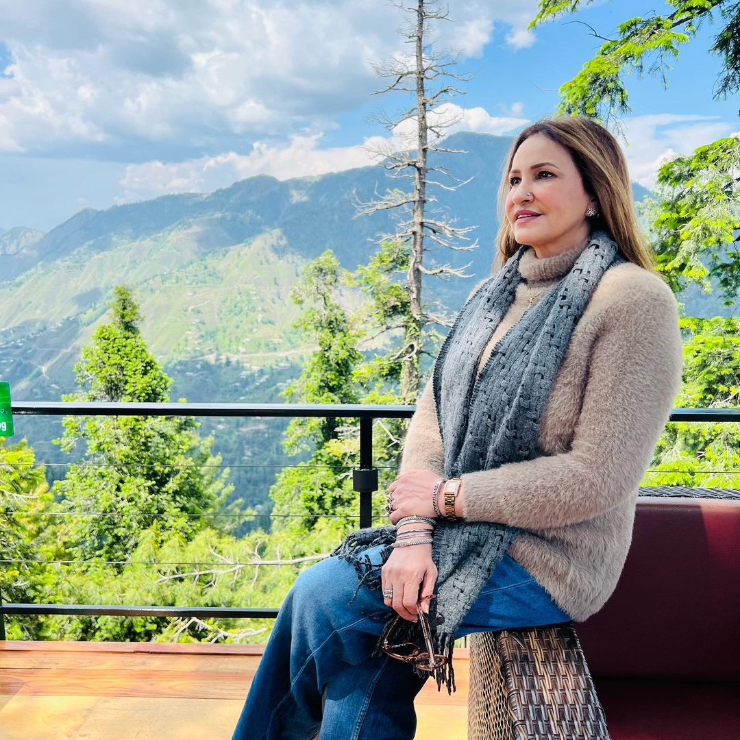 Saba Faisal's Beautiful Pictures With Her Kids From Nathia Gali ...
