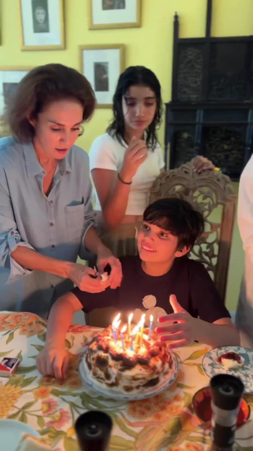 Sonya Jehan And Natasha Lakhani's Beautiful Family Moments | Reviewit.pk