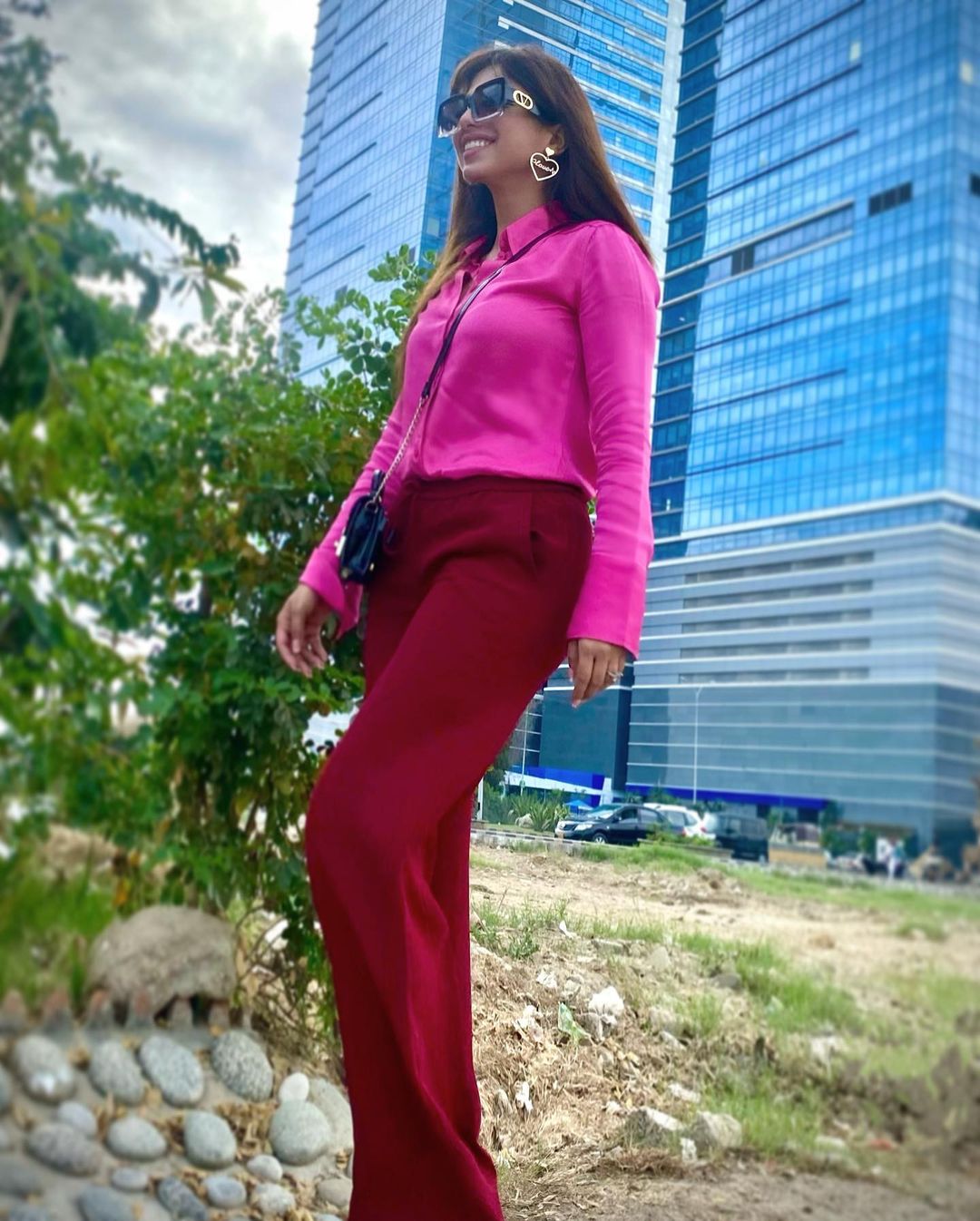 Sonya Hussyn Looks Chic In Western Attire | Reviewit.pk