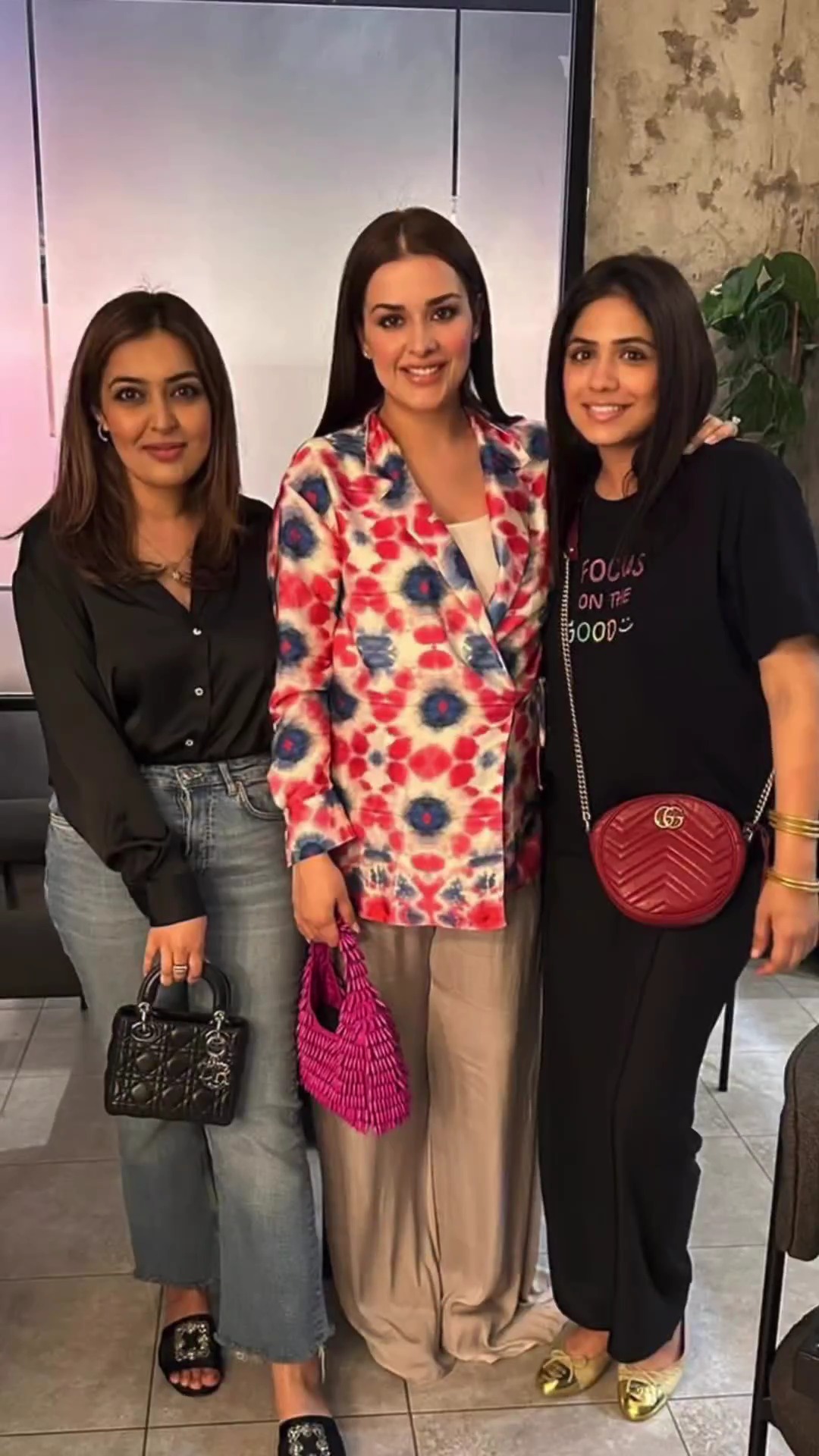 Sonya Jehan And Natasha Lakhani's Beautiful Family Moments | Reviewit.pk