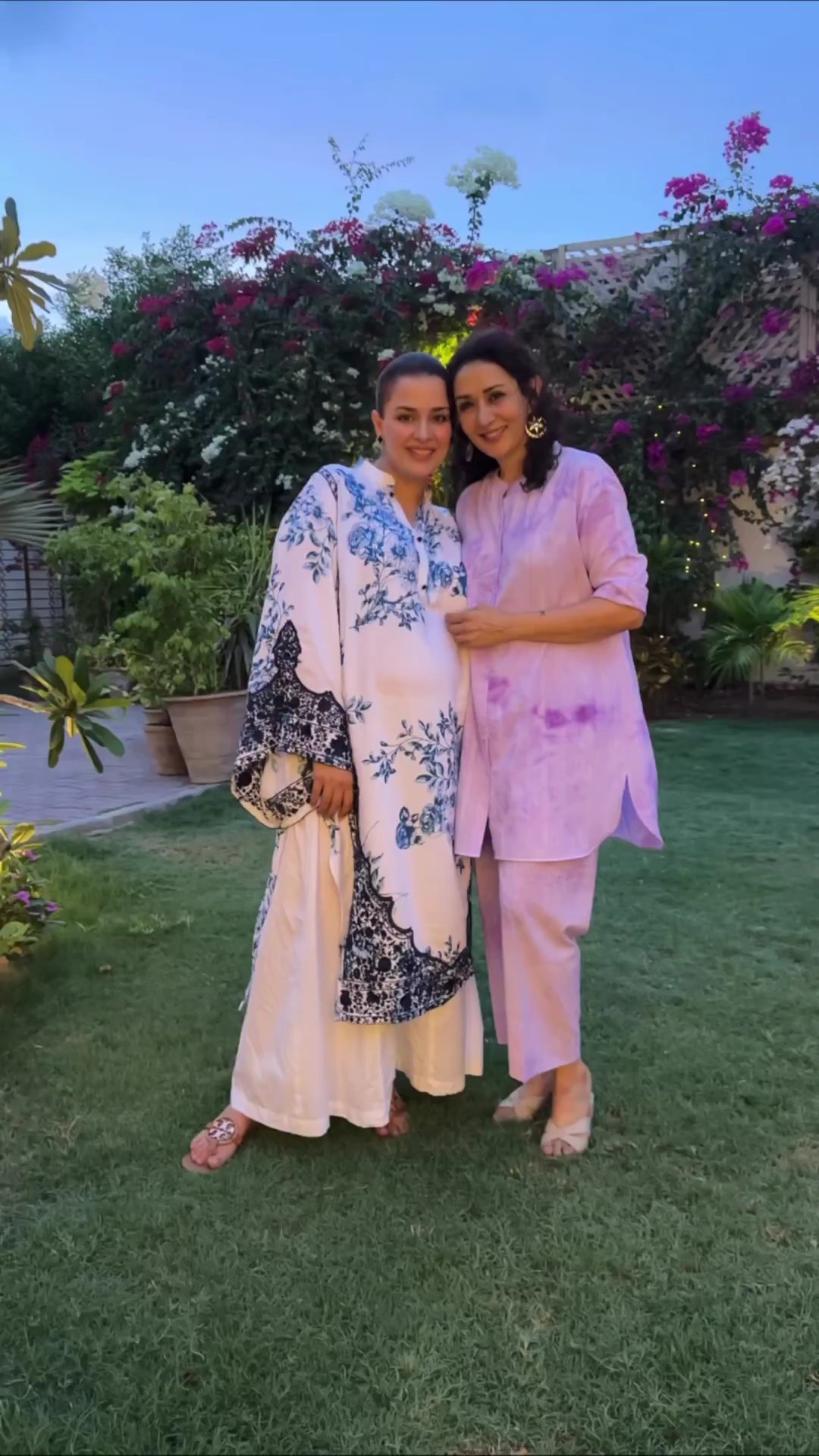 Sonya Jehan And Natasha Lakhani's Beautiful Family Moments | Reviewit.pk