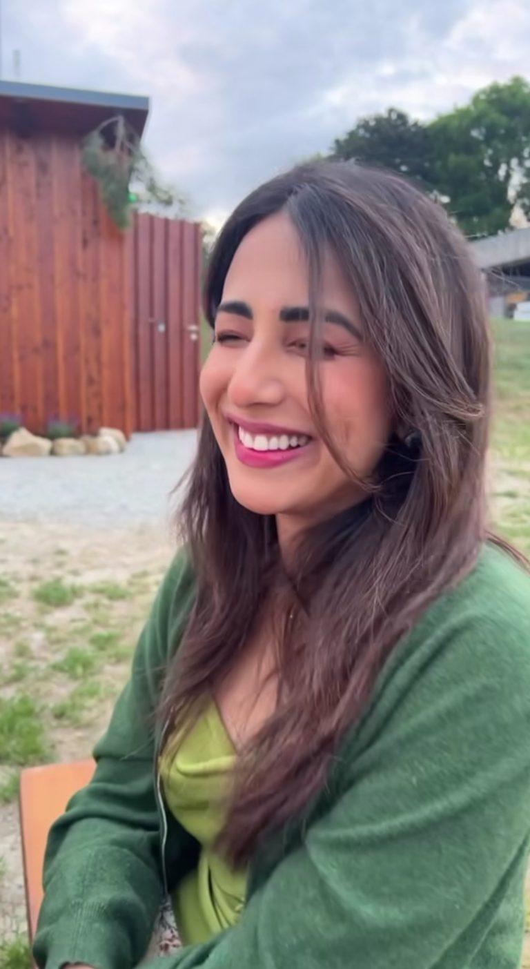 Ushna Shah Shares New Picnic Video & Pictures With Husband | Reviewit.pk