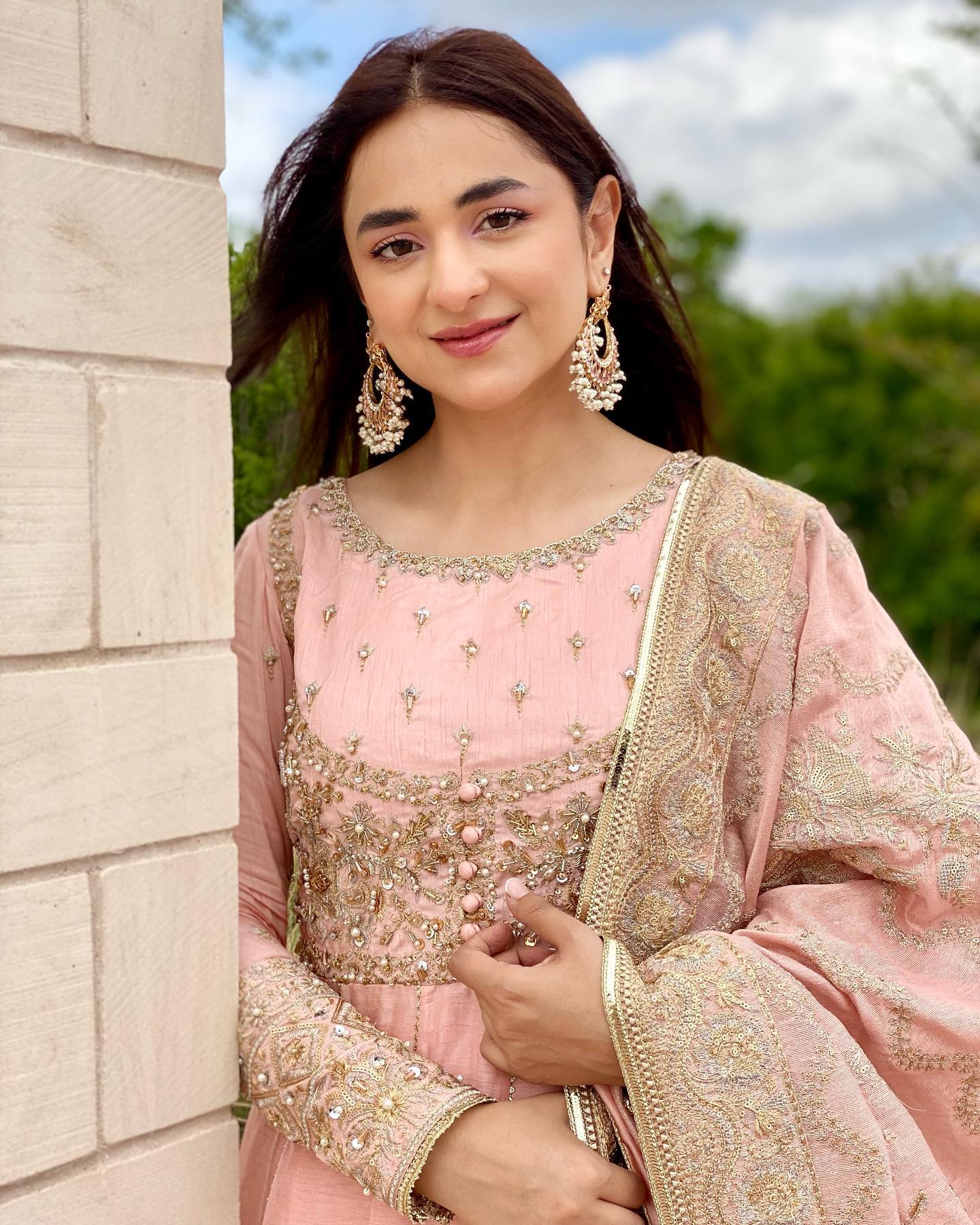 Yumna Zaidi Lights Up The Red Carpet At Babylicious Premiere | Reviewit.pk