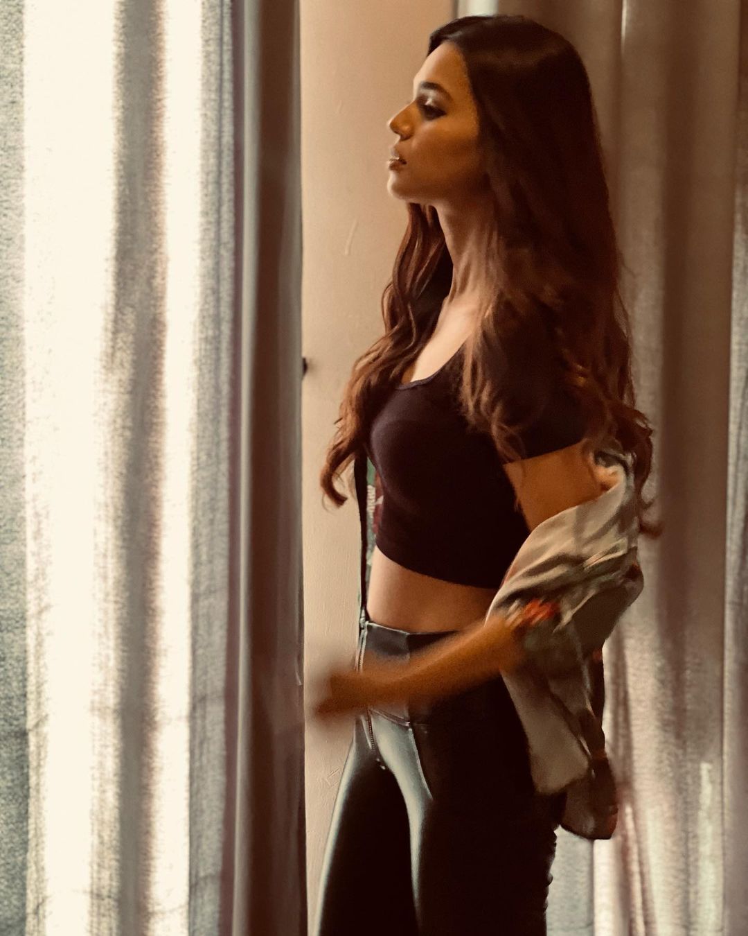 Zohreh Amir Shares Unseen Pictures On Third Anniversary | Reviewit.pk