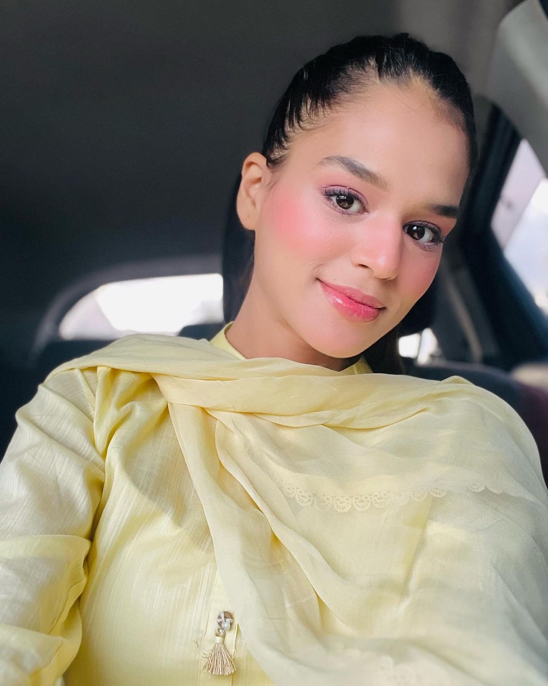 Zohreh Amir Shares Unseen Pictures On Third Anniversary | Reviewit.pk