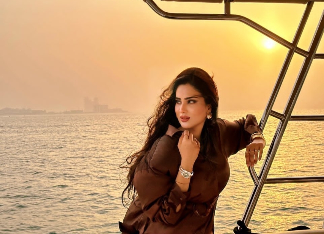 Fiza Ali New Beautiful Pictures With Daughter From Dubai | Reviewit.pk