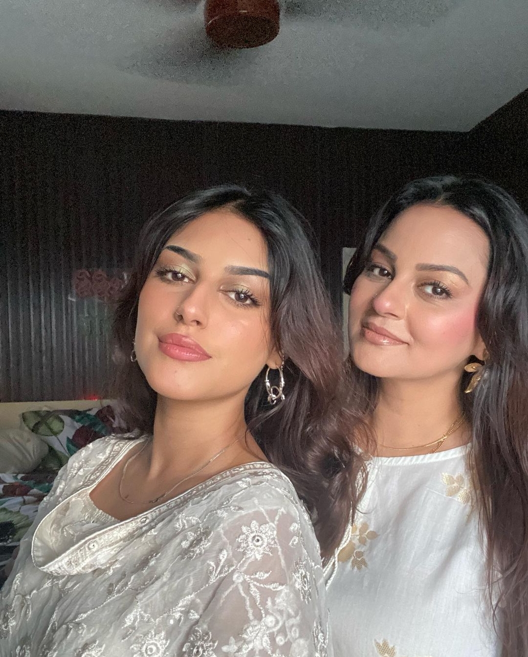 Anzela Abbasi Gorgeous New Pictures With Fiance Tashfeen Ansari ...