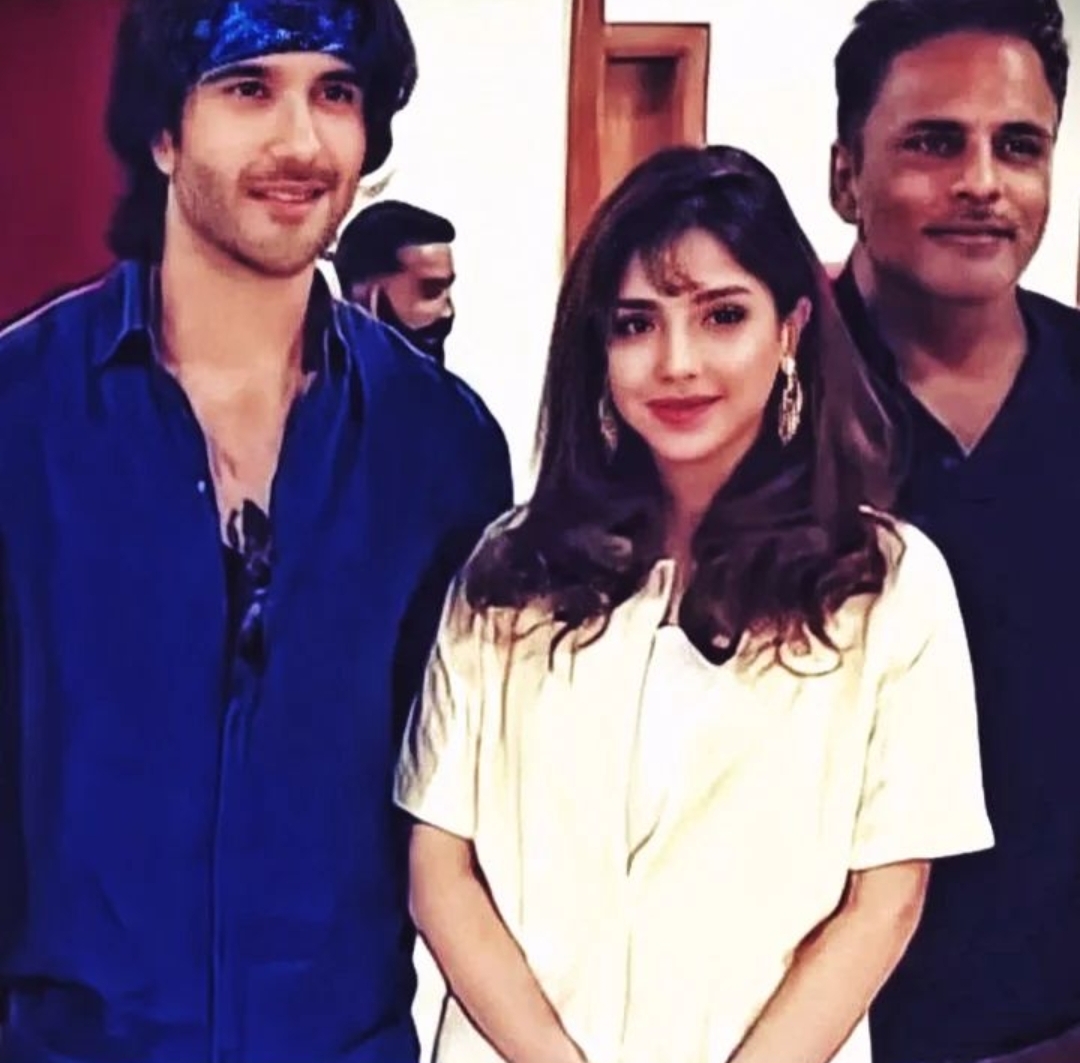 Feroze Khan Upcoming Drama BTS Pictures | Reviewit.pk