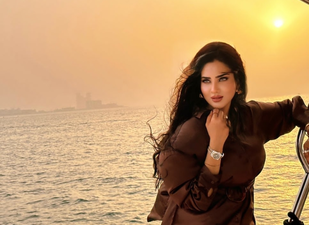 Fiza Ali New Beautiful Pictures With Daughter From Dubai | Reviewit.pk