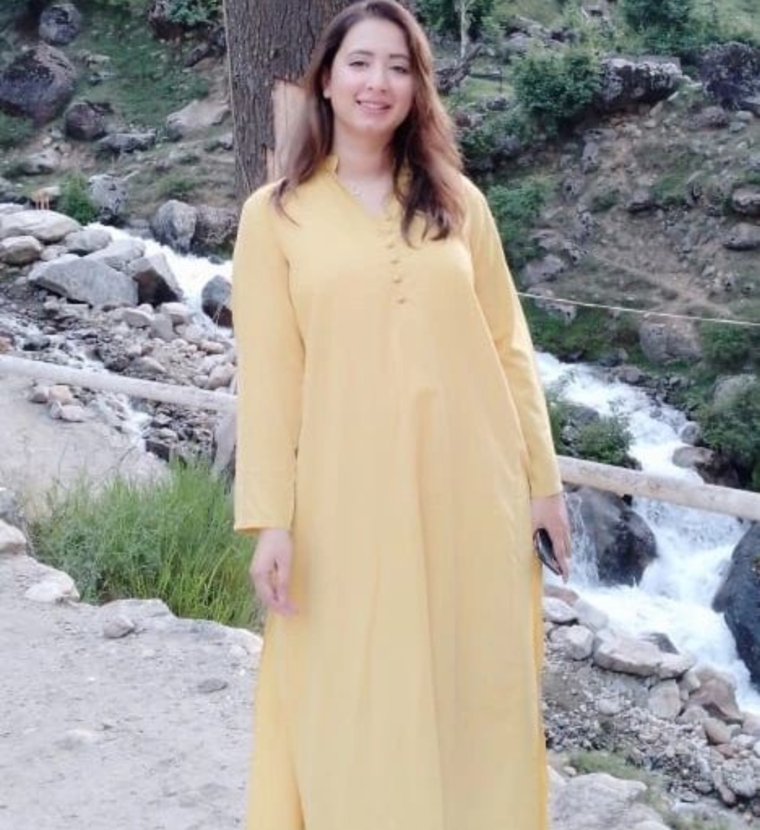 Komal Aziz Khan Spent Eid In Kashmir | Reviewit.pk